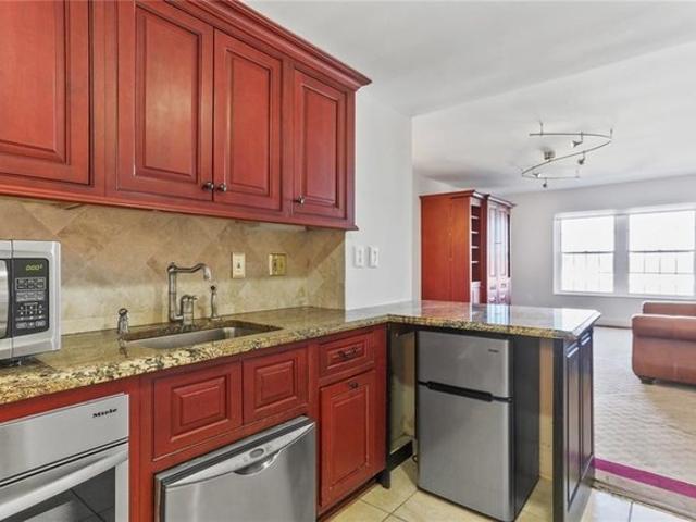 199 14th St NE Apt 812, Atlanta, GA 30309