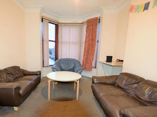 199 Cardigan Lane 3 bed 3 bed house to rent £1,170 pcm £270 pw