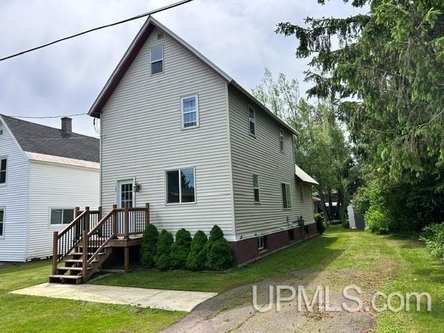 19 5th St, South Range, MI 49963