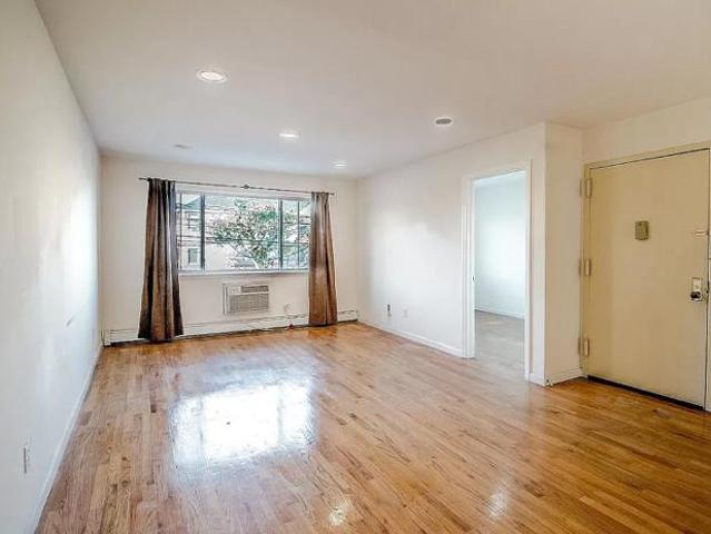 19 67 76th St #2, New York, NY 11370