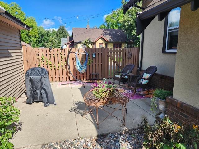 19 1st Avenue NE