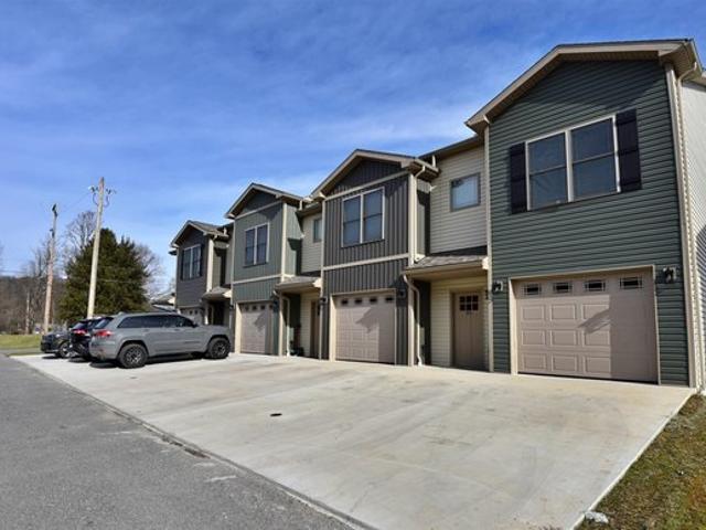 19 25 Goliath Dr, Shinnston, WV 26431