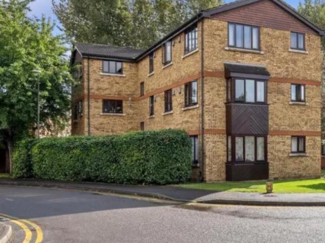 19 29 Birchwood Close, London, SM4 5LA, United Kingdom | 2 bed apartment for rent #133402758 | Rentberry