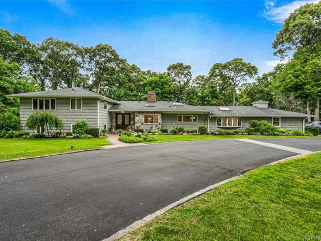 19 Tappentown Ln, Brookville, NY 11545