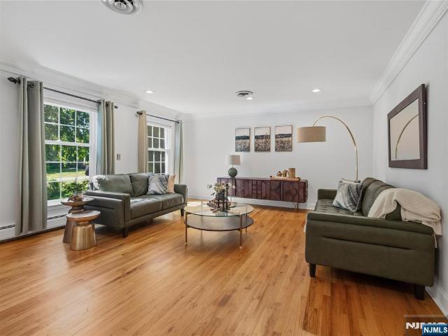 19 Thornhill Drive