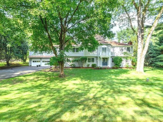 19 Thornwood Rd, Stamford, CT 06903