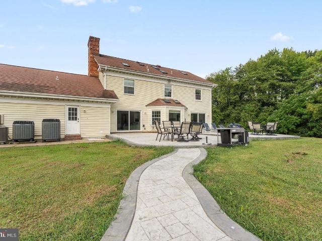 19 Twin Springs Dr, Fredericksburg, VA 22407 | MLS #VASP2040 | Compass