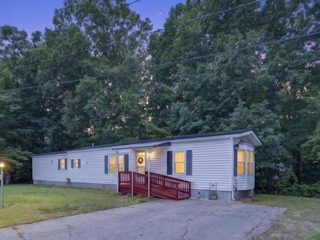 19 Village Dr, Raymond, NH 03077