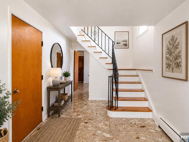 19 Village Place