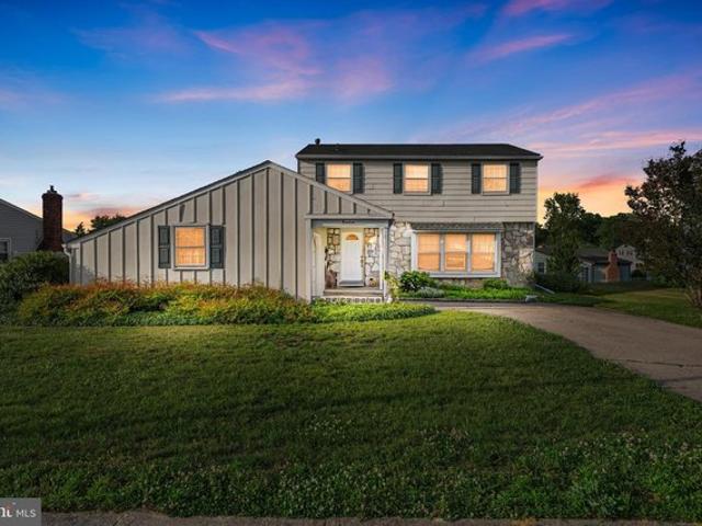 19 W Kennedy Dr, Laurel Springs, NJ 08021