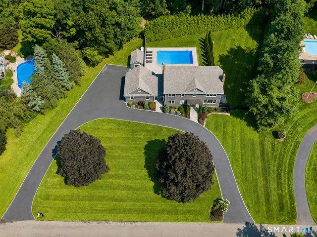 19 W Ridge Rd, New Fairfield, CT 06812