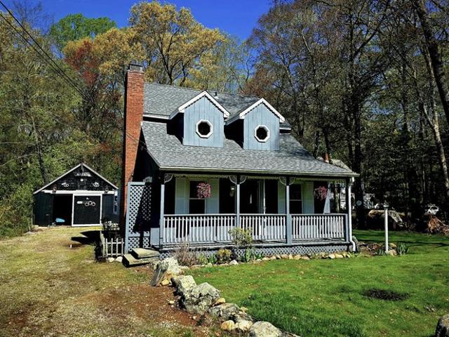 19 W Shore Dr, Clinton, CT 06413
