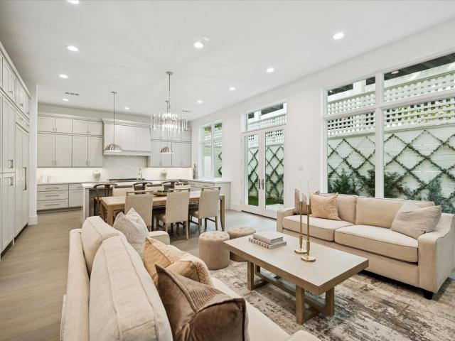19 Wentworth Gate Path, Houston, TX 77027 | MLS #91247