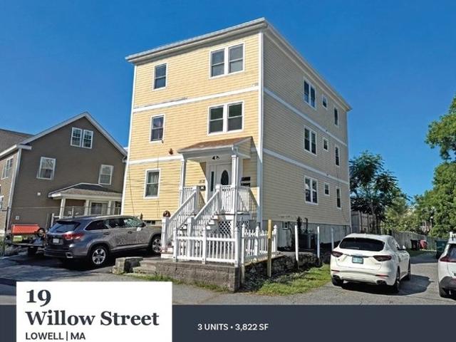 19 Willow St, Lowell, MA 01852