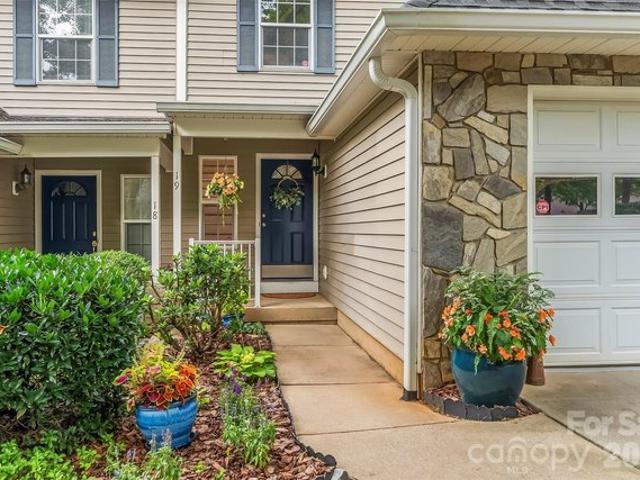 19 Willowick Dr, Asheville, NC 28803
