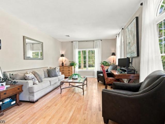 19 Woodfield Rd