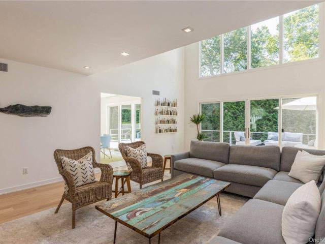 19 Woodland Way