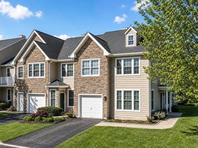 19 Amber Dr, Old Bridge, NJ 08857