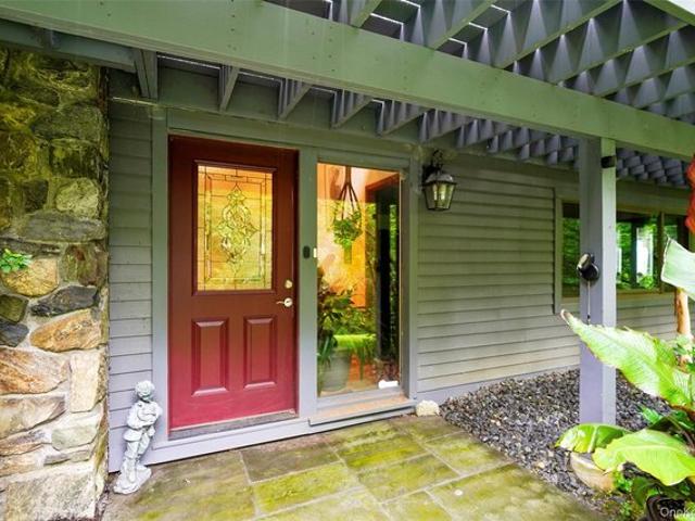 19 Annarock Dr, Somers, NY 10589