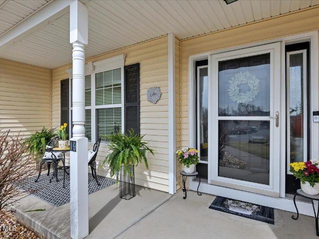 19 Autumn Ln, Troy, NY 12182 | MLS #202614 | Compass