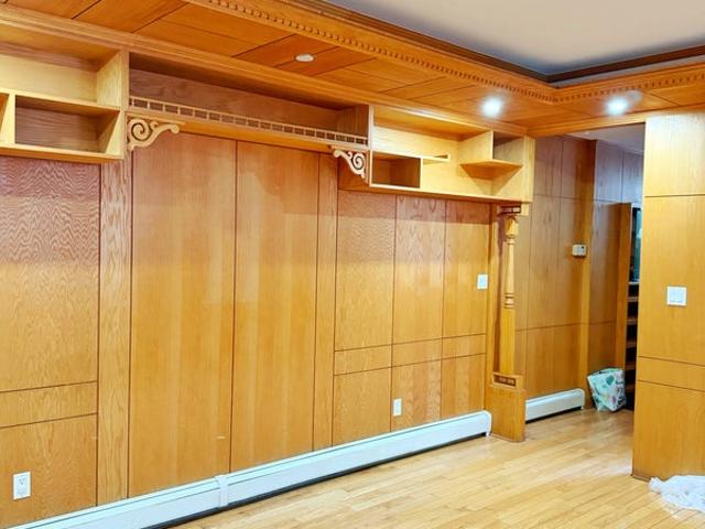 19 Avenue N train. 4 bedroom 3 bathrooms for rent