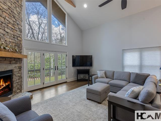 19 B Whiteside Mountain RD