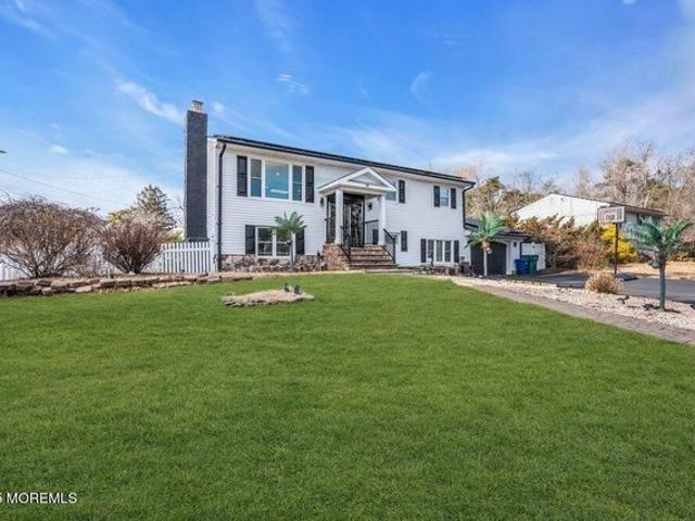 19 Beacon St, Jackson, NJ 08527