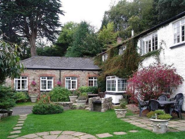 19 bed house for sale