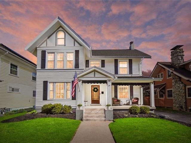 19 Beverly Pl, Oakwood, OH 45419