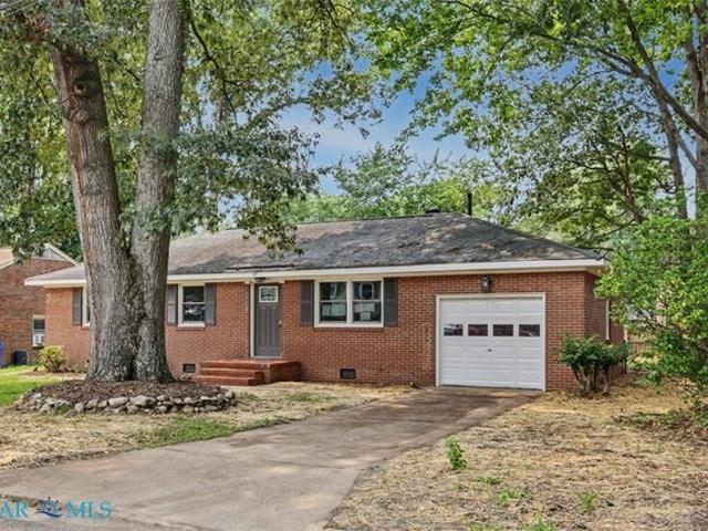 19 Bird Ln, Newport News, VA 23601