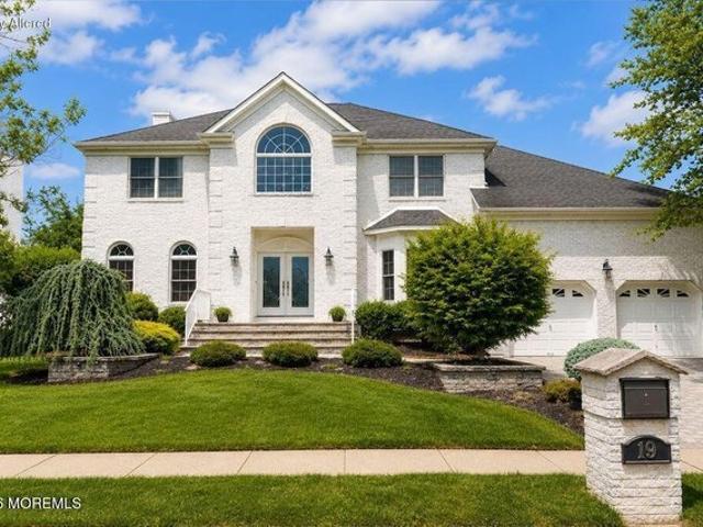 19 Bloomfield Rd, Manalapan, NJ 07726