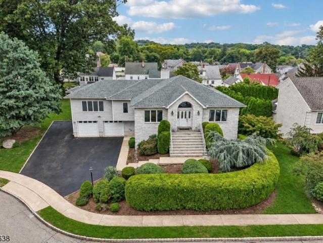 19 Brook Hollow Ct