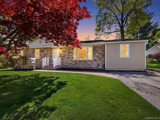 19 Buckingham Rd, Nanuet, NY 10954 | MLS #990029 | Compass