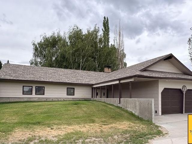19 Burma Rd, Riverton, WY 82501
