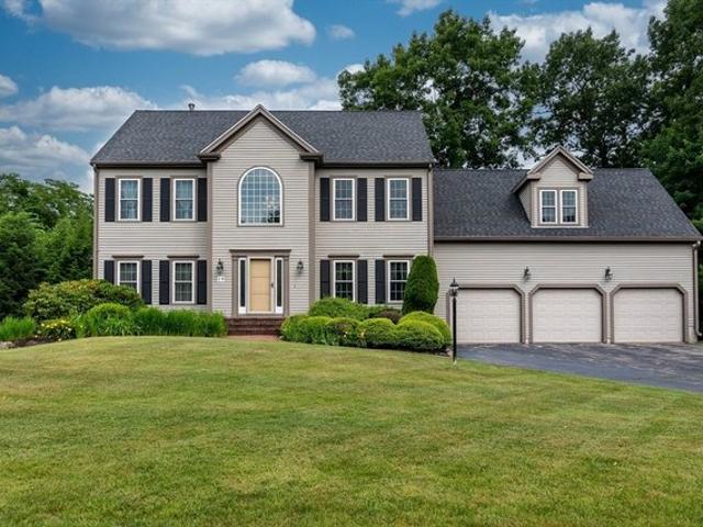 19 Burnham Ct, Stoughton, MA 02072