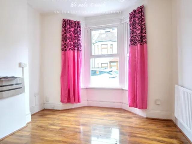 19 Campbell Road, London, E6 1NP, United Kingdom | 3 bed townhouse for rent #121365478 | Rentberry