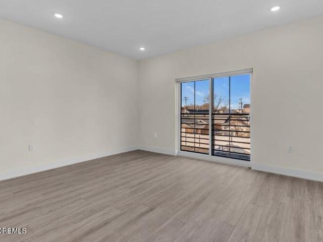 19 Carr Avenue Unit 318