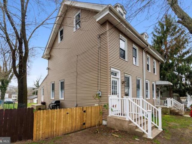 19 Chestnut St, Lumberton, NJ 08048