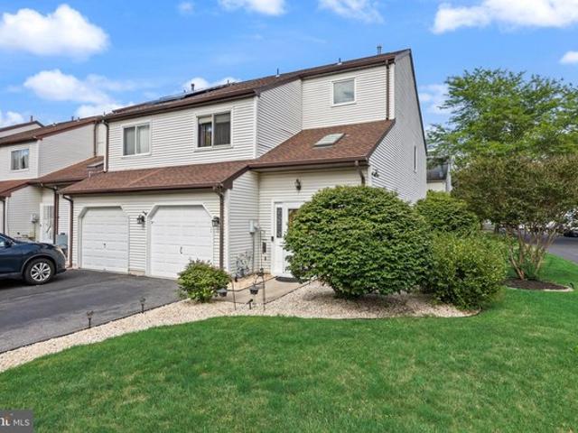 19 Cinnamon Dr, Lumberton, NJ 08048