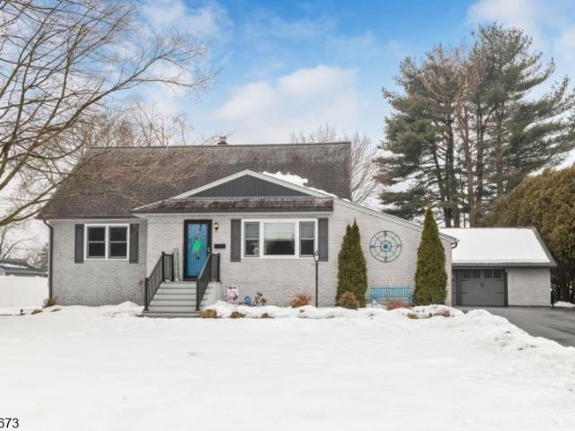 19 Colfax Dr
