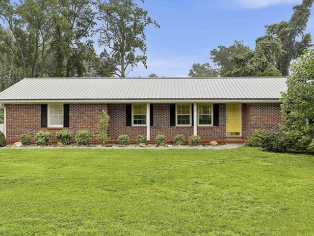 19 Colonial Dr, Newnan, GA 30263