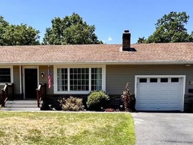 19 Closs Dr, Rhinebeck, NY 12572