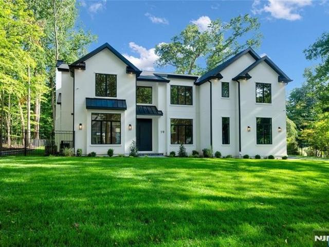 19 Dearborn Dr, Old Tappan, NJ 07675