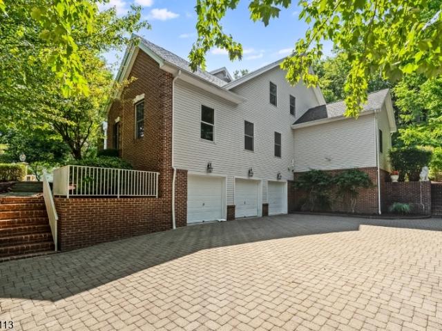 19 Devonshire Dr