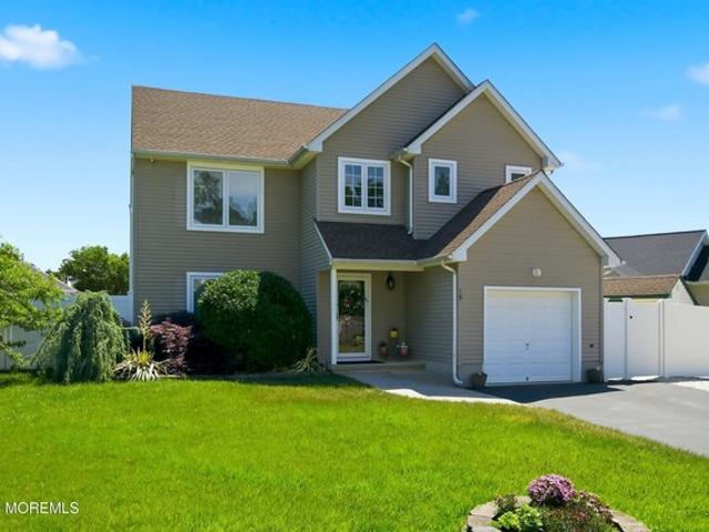 19 Dolphin Cir W, Bayville, NJ 08721
