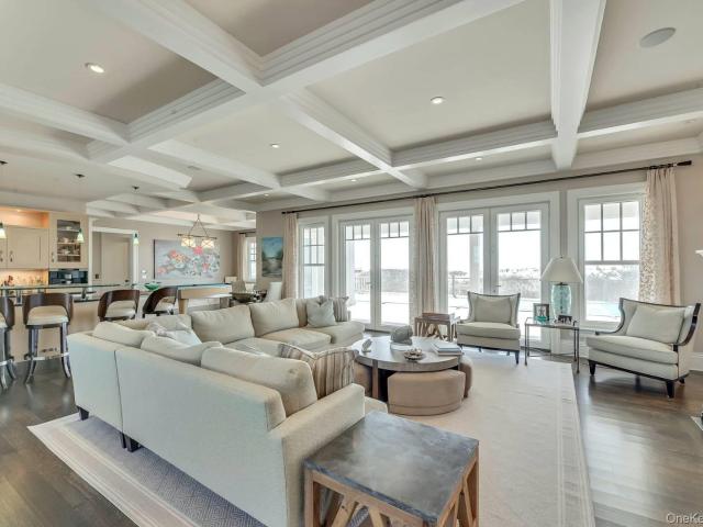 19 Dune Road