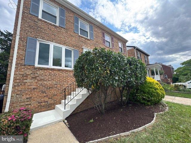 19 E Myrtle St Unit A, Alexandria, VA 22301