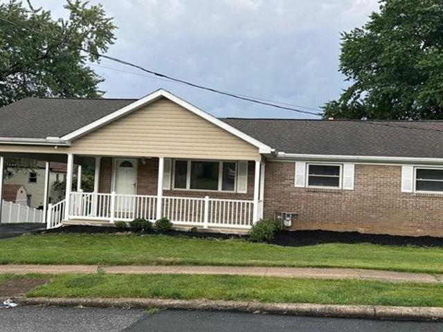 19 E Glenwood Dr, Camp Hill, PA 17011