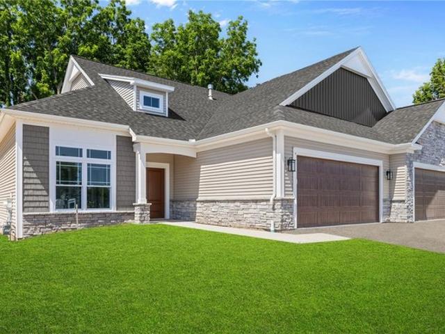 19 Eagle Hollow Dr, Penfield, NY 14526