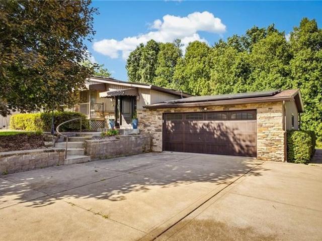 19 Ellen Dr, McKees Rocks, PA 15136